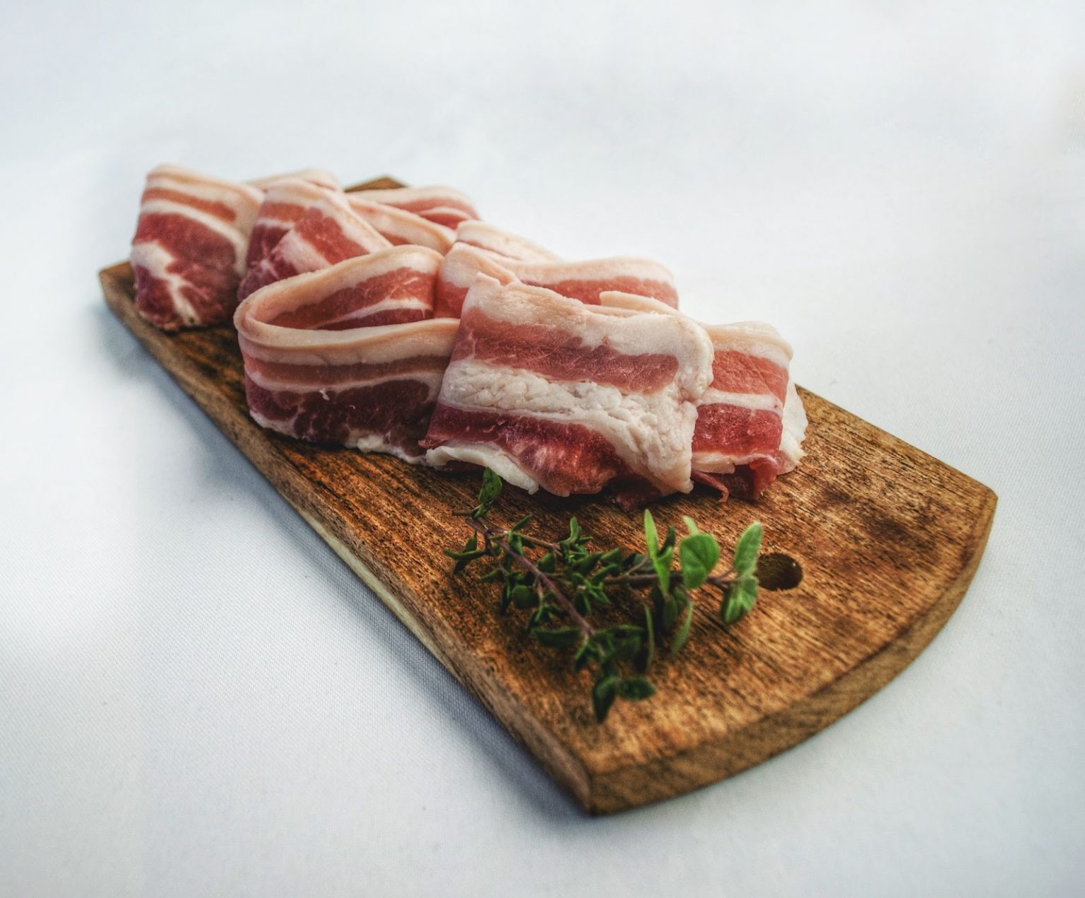Bacon in Spanish: Let’s try Beicon, Tocino, Panceta, and Chicharrones!